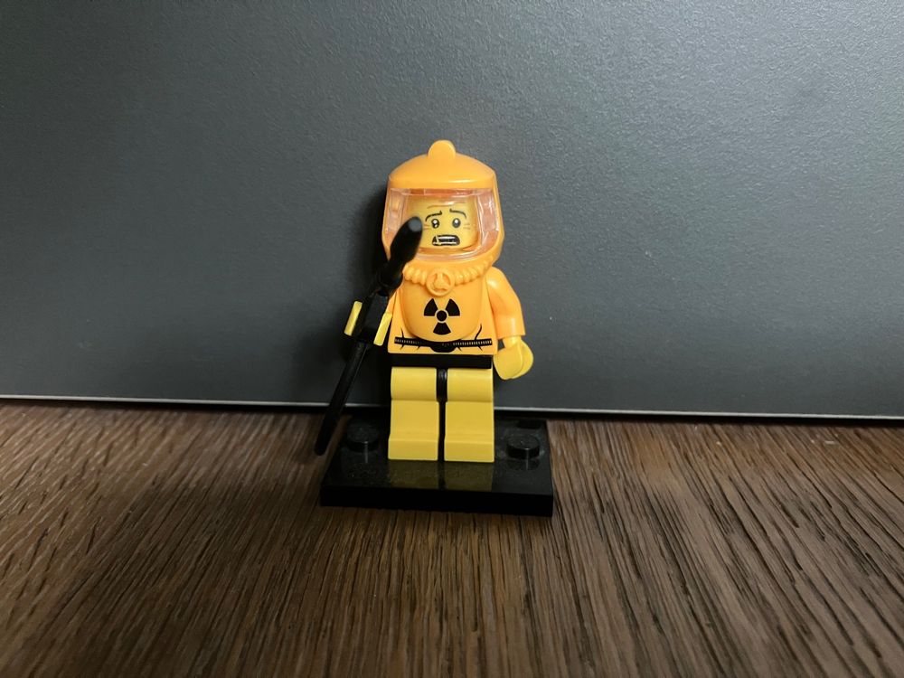 LEGO Minifigures Serie 4 - Hazmat Guy (Nr.13) (Gebraucht) in Eschenbach ...