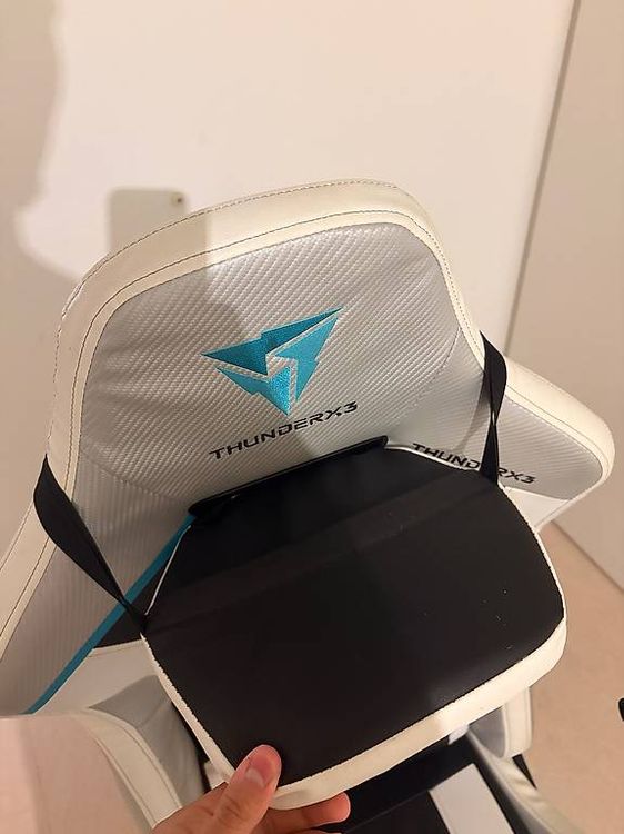 ThunderX3 Gaming-Stuhl ? verstellbar, mit Nacken- & Lendenki (Gebraucht ...