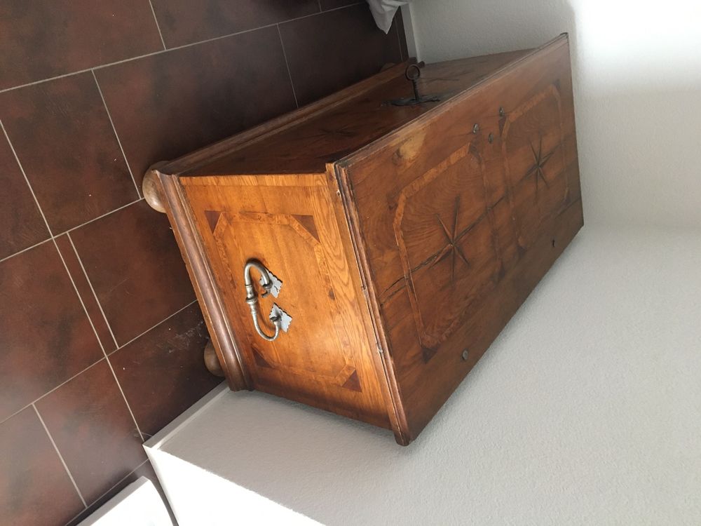 Magnifique coffre/bahut ancien marqueté | Kaufen auf Ricardo