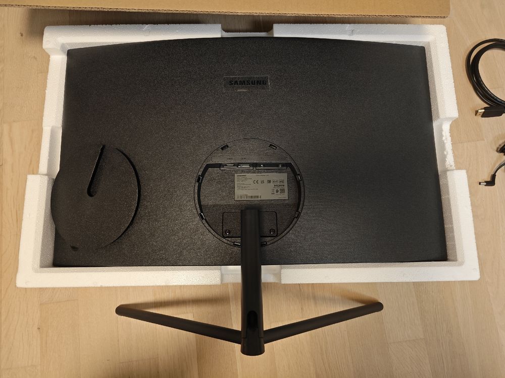 Samsung U32R590CWR 32" Curved UHD Monitor (Gebraucht) in Uster für CHF ...