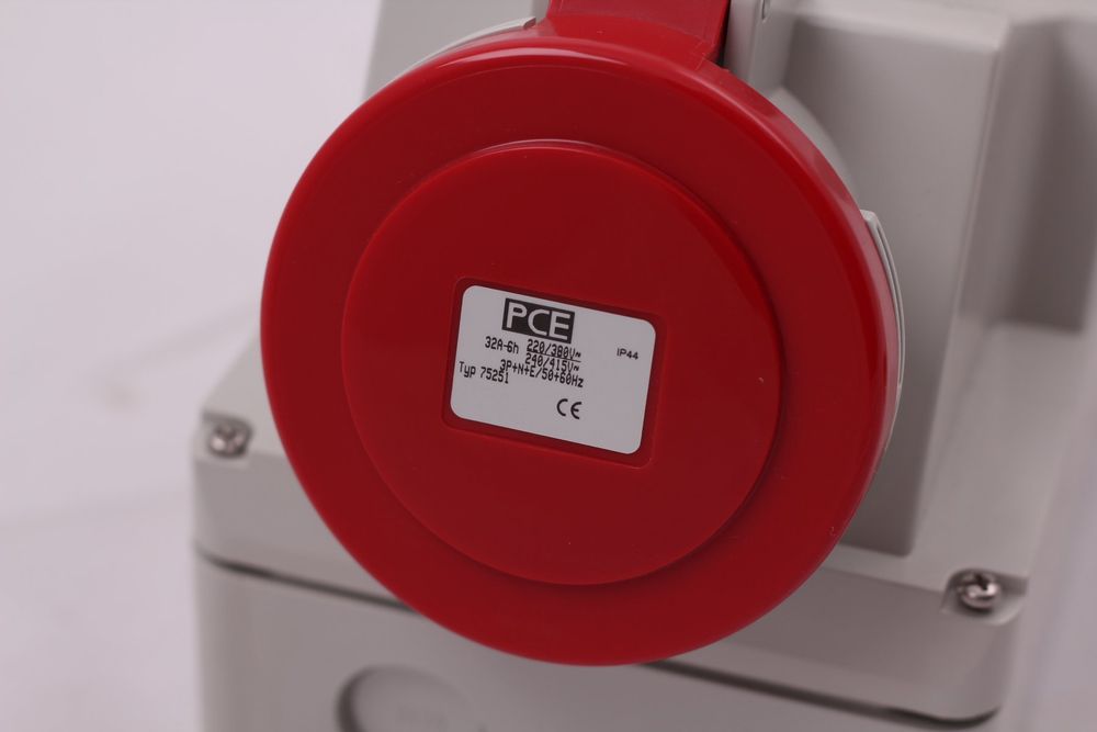 CEE32-Steckdose mit FI (Gebraucht) in Winterthur für CHF 61 – mit ...