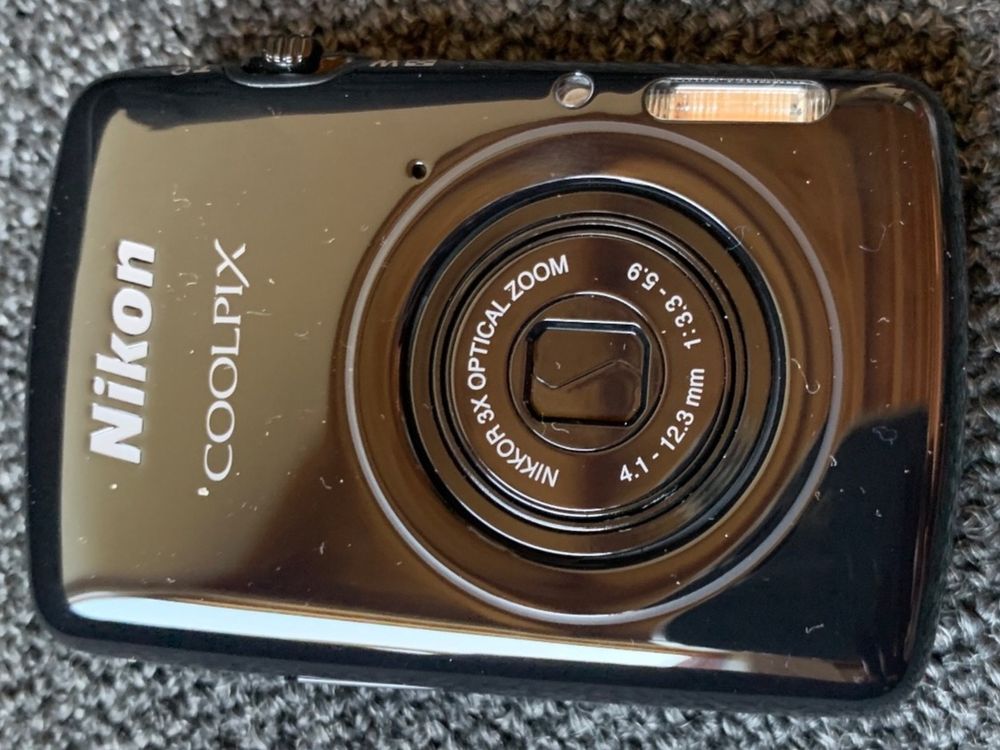 Mini -- Kamera Nikon Coolpix S01, schwarz (Neu (gemäss Beschreibung ...
