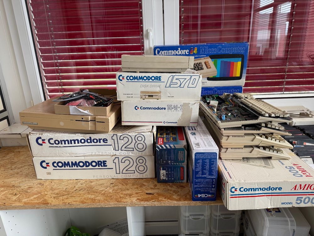 Einmalige Commodore Sammlung C64, C128, Amiga - Bitte Lesen | Kaufen ...