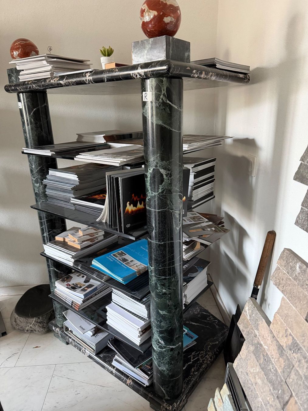 Hi-Fi Möbel, Rack, Exklusives Marmor Regal, Glastablare (Gebraucht) in ...