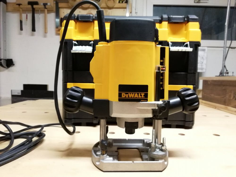 Oberfräse Dewalt dw615 (Gebraucht) in Grüningen für CHF 165 – nur ...