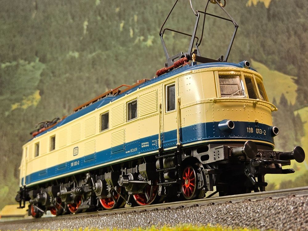 Märklin 3667 _ 2 er Lokomotiven Set _ BR118 _ E18 _ digital (Gebraucht) in Rüti ZH für CHF 353. ...