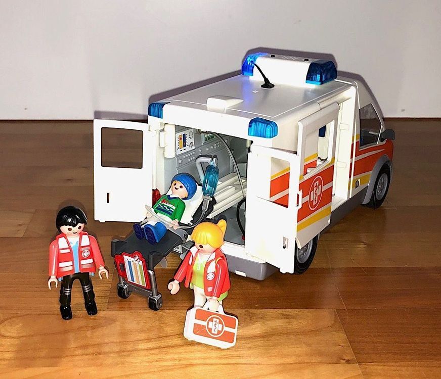 Krankenwagen (Playmobil 6685) (Gebraucht) in für CHF 19 – mit Lieferung ...