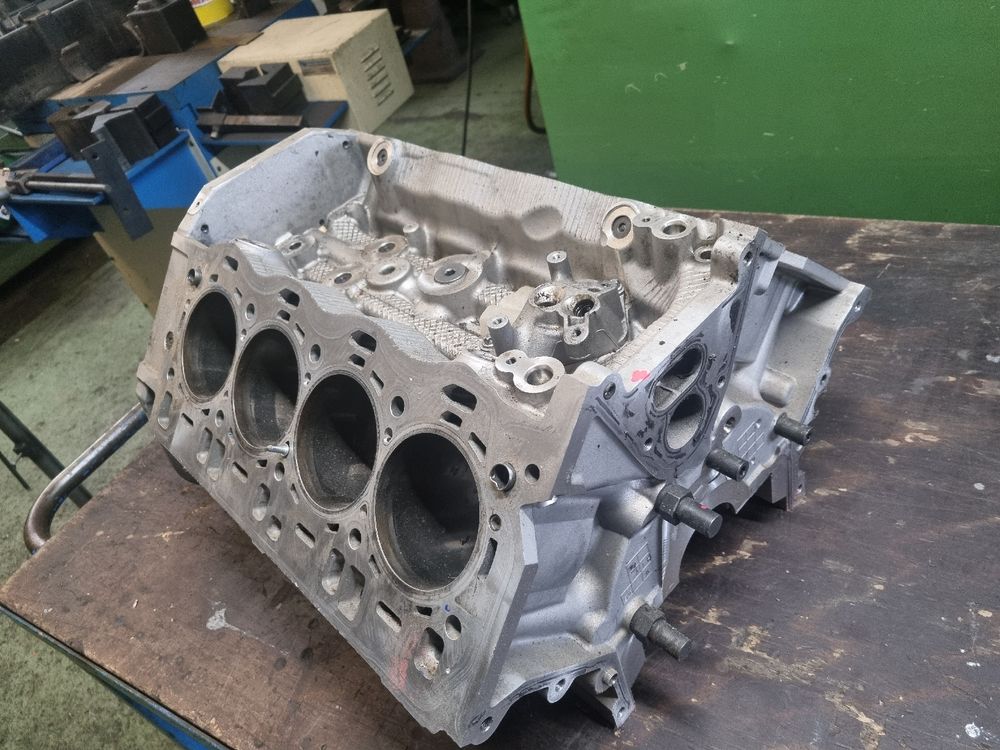 V8 Motorblock (Gebraucht) in Grüningen für CHF 231 – nur Abholung auf ...
