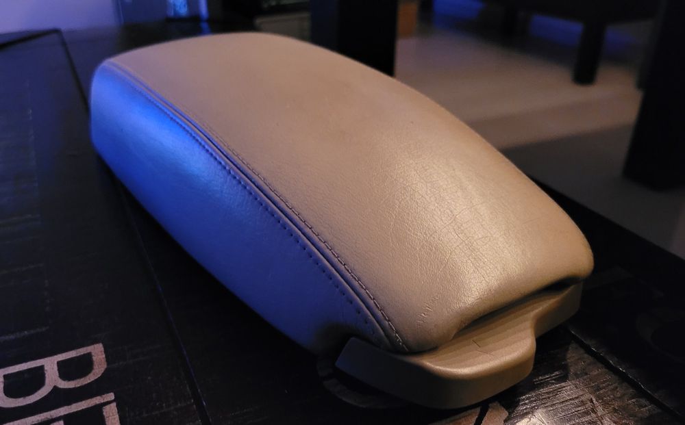 Volvo 960 II Mittelarmlehne Getränkehalter Leder Beige | Kaufen auf Ricardo