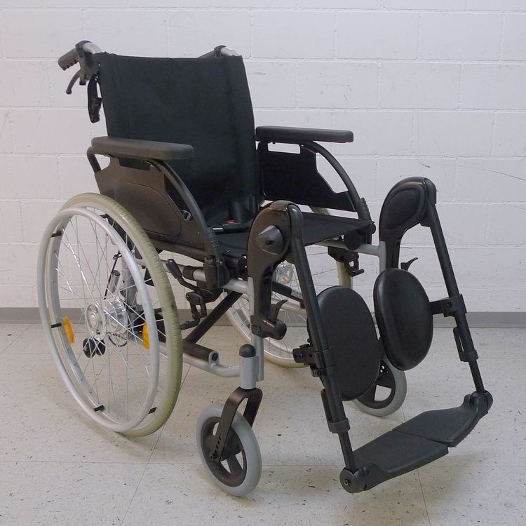 Rollstuhl Spezial SB 45 cm, nur CHF 289 (Gebraucht) in Lengnau für CHF 289 – mit Lieferung auf ...