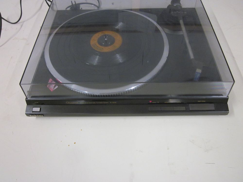 TECHNICS Plattenspieler Tourne disque Model SL-QD33 (Defekt) in Grand-lancy für CHF 18.5 – mit ...