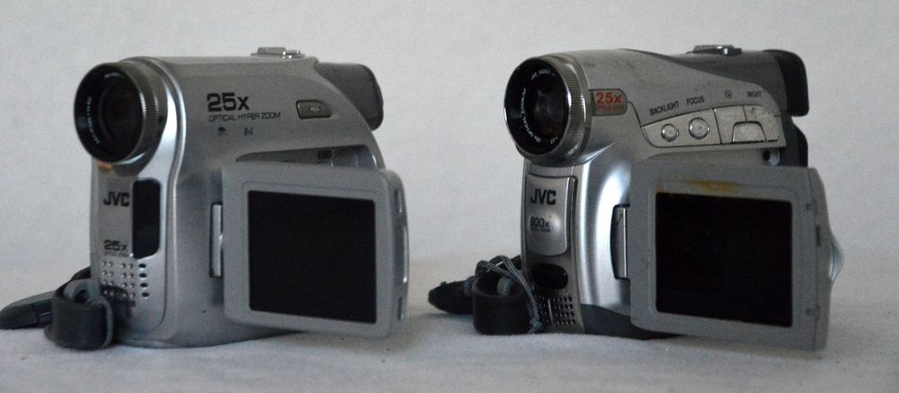 2 x Camcorder MiniDV JVC GR-D320 / GR-D239E caméscope | Kaufen auf Ricardo