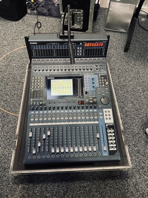 YAMAHA DM-1000 // Digital Mixing Console mit Meterbrige (Gebraucht) in ...