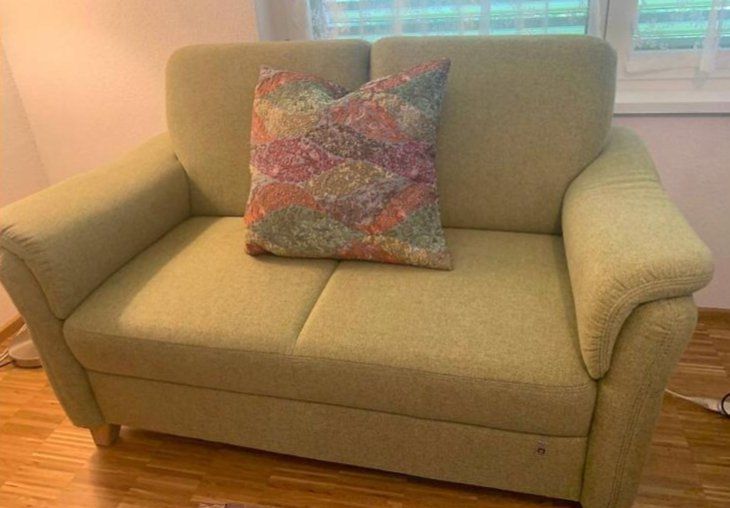 Neuwertiges 2-Sitzer Sofa (Gebraucht) in Winterthur für CHF 200 – nur Abholung auf Ricardo kaufen