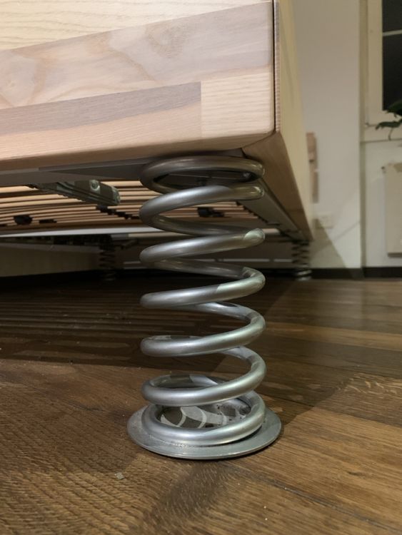 Bett von Hasena mit Sprungfedern als Füsse | Kaufen auf Ricardo