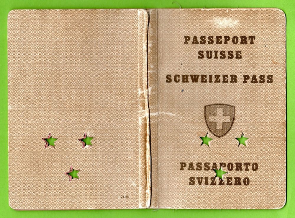 alter Schweizer Pass von 1928 mit verschiedenen Eintragungen | Kaufen ...