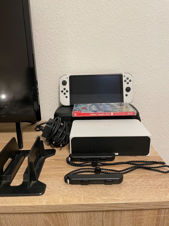 Console Nintendo Switch Oled et Pokemon Arceus (Gebraucht) in Onex für ...