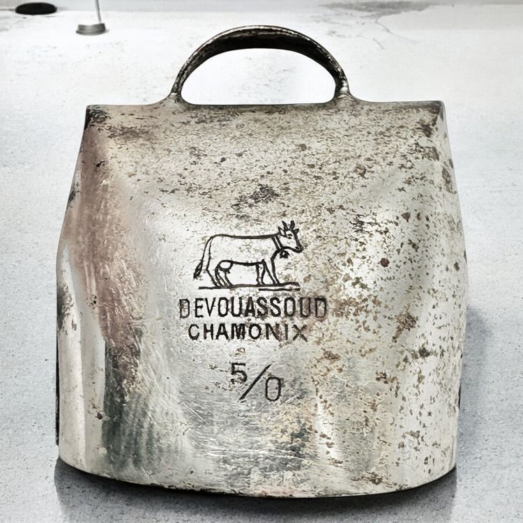 Ancienne cloche à vache Devouassoud Chamonix 5/0 (Gebraucht) in Morges für CHF 55 – mit ...