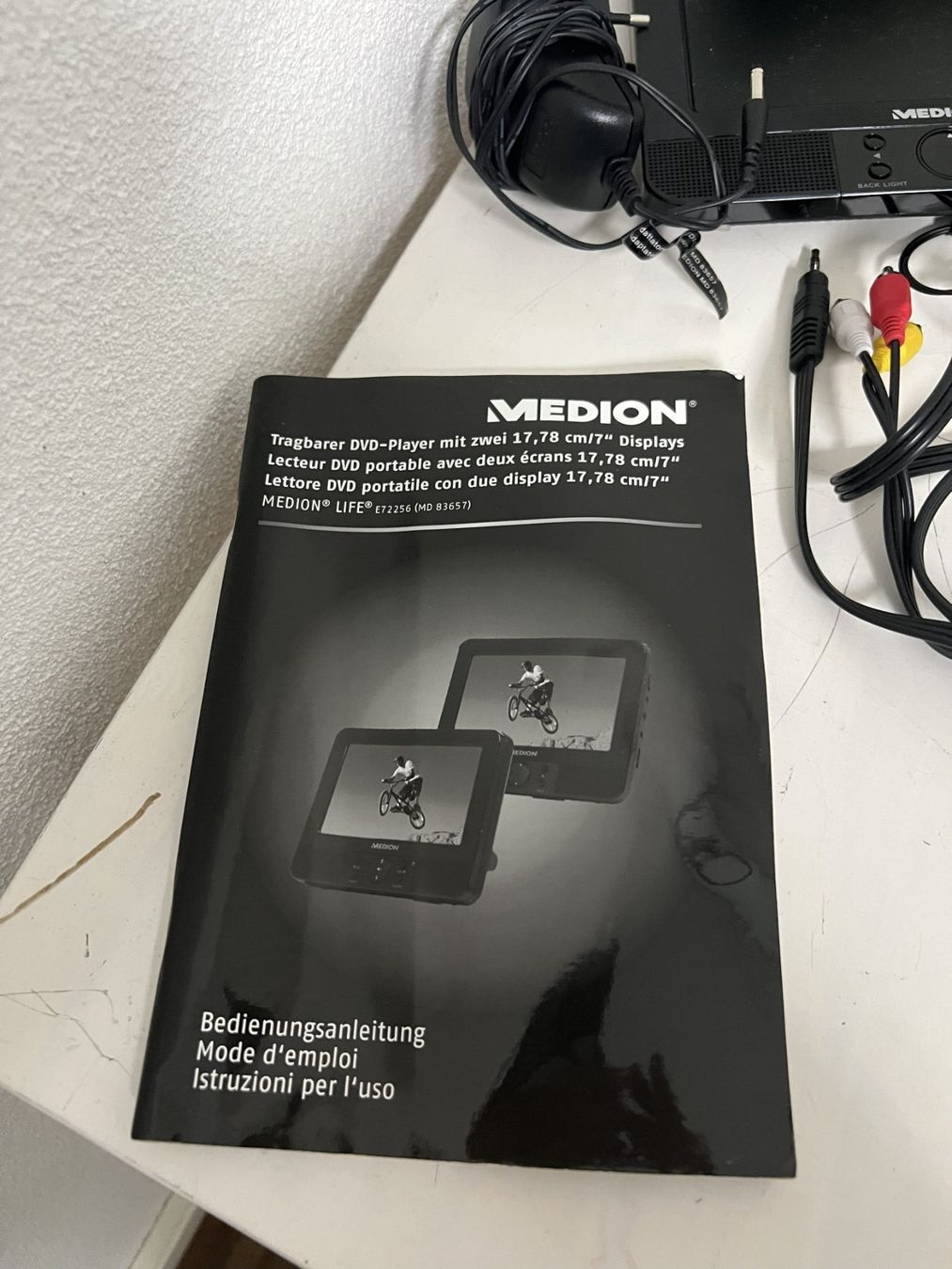 Medion Tragbarer DVD-Player mit 2 Bildschirmen - Komplett! (Gebraucht ...