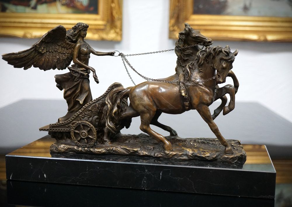 BRONZE SKULPTUR SIEGESGÖTTIN NIKA STREITWAGEN MYTHOLOGIE (Gebraucht) in Vettweiß für CHF 402 ...