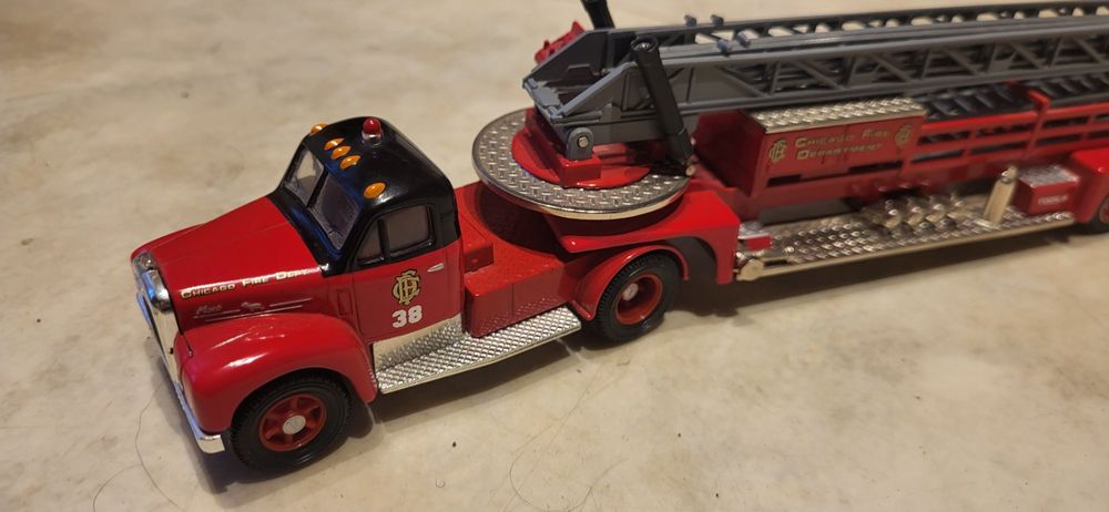 Corgi 1/50 Mack B Fire Ladder Truck Chicago Feuerwehr (Gebraucht) in ...