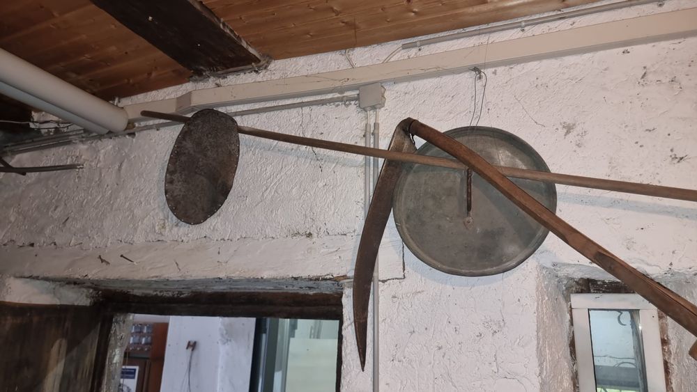 Antike Heugeräte Sense Rechen Wetzstein Deko Bauernhof, Säge (Gebraucht ...