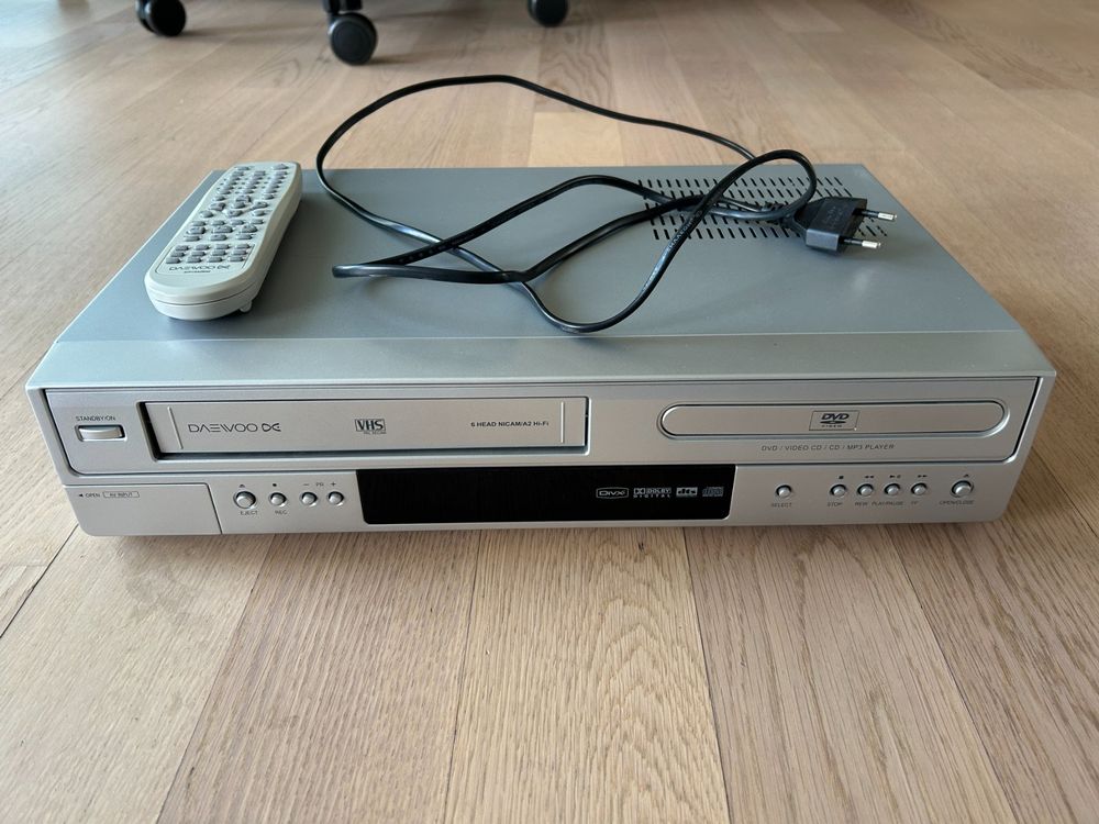 Daewoo VHS Videorecorder DVD Combo Gerät (Gebraucht) in Jona für CHF 31 ...