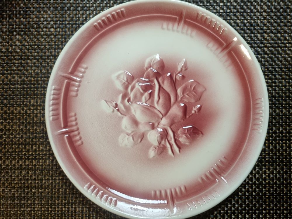 Vintage Nyon Teller „Rose“ mit Relief, Schweiz (Gebraucht) in ...