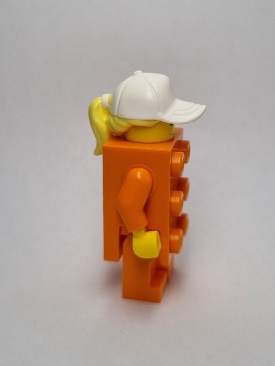 LEGO BAM Late 2022 orange Brick Suit Girl (Neu (gemäss Beschreibung ...