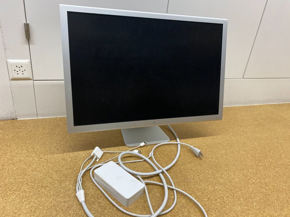 Apple Cinema Display 30“ / USB-C Adapter | Kaufen auf Ricardo