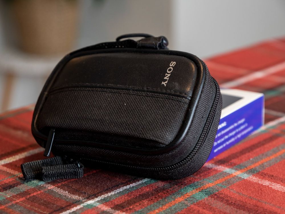 Sony ultra compact camera DSC-WX9 16.2MP + accessories | Kaufen auf Ricardo