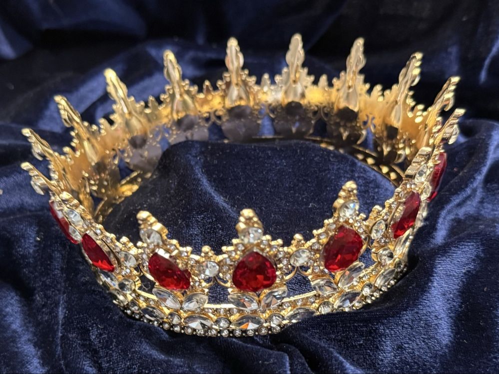 1 Goldene Krone mit roten & weissen Steinen 👑 (Gebraucht) in ...