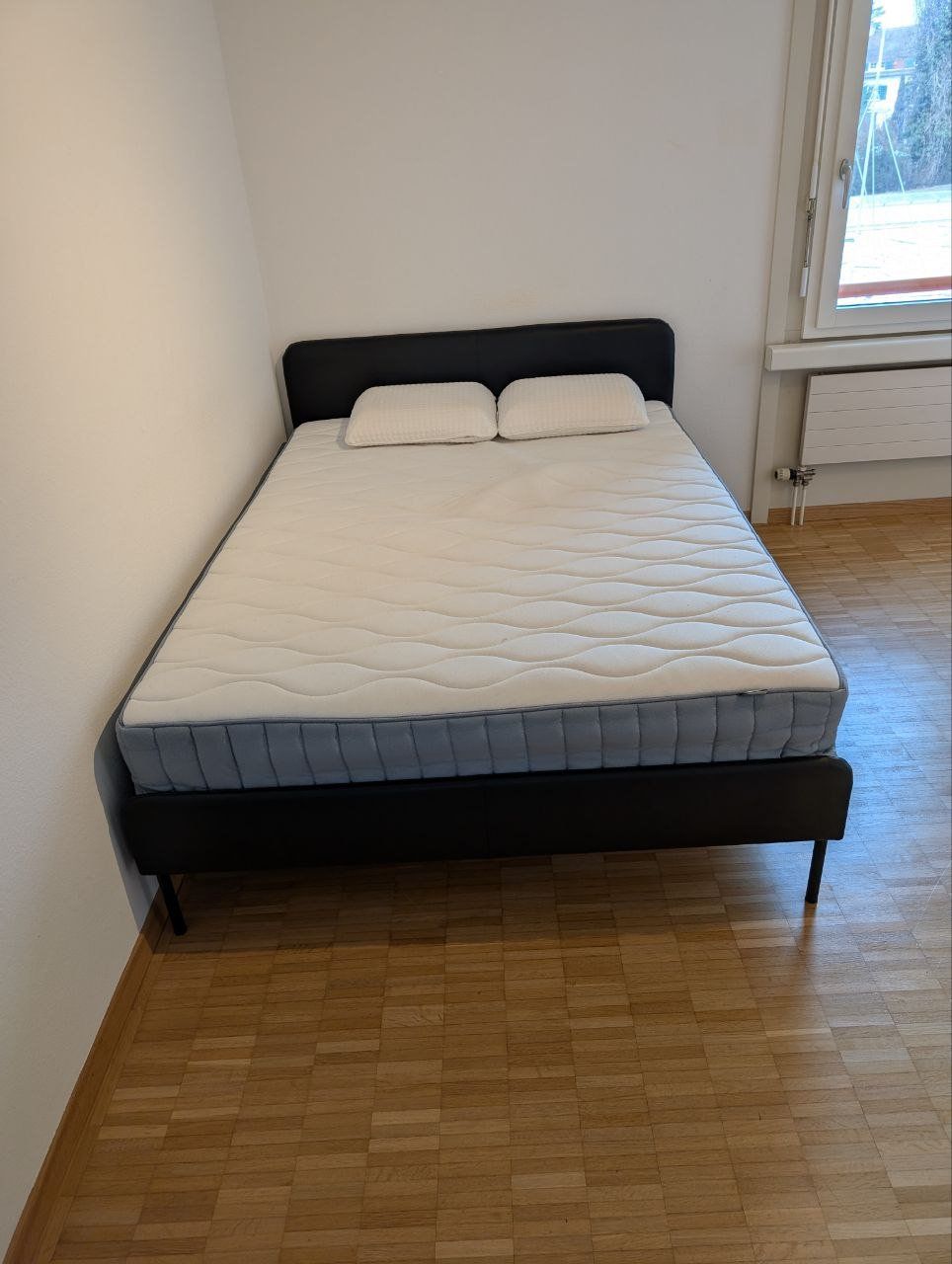 IKEA Bett SLATTUM + VÅGSTRANDA Matratz (140cm, x 200cm) (Gebraucht) in ...