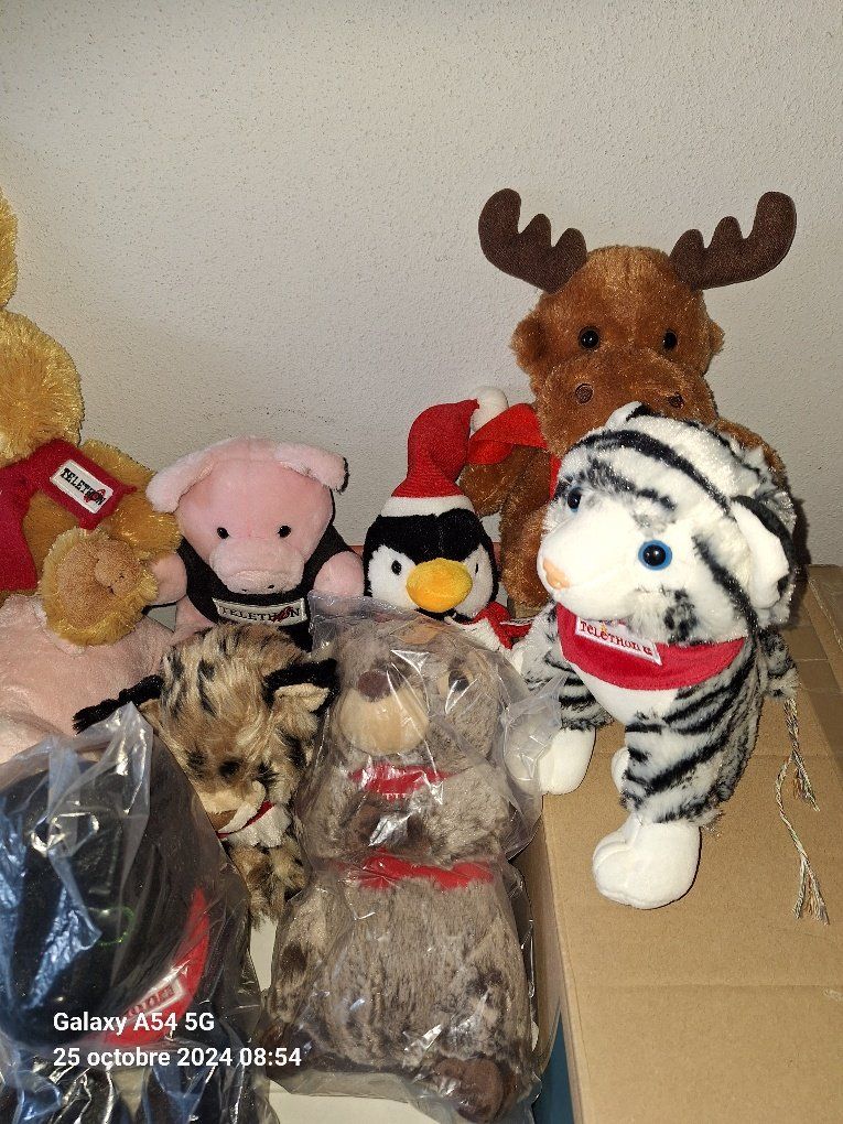 11 peluches Téléthon de divers années, neuf, selon photos (Neuf (Voir ...