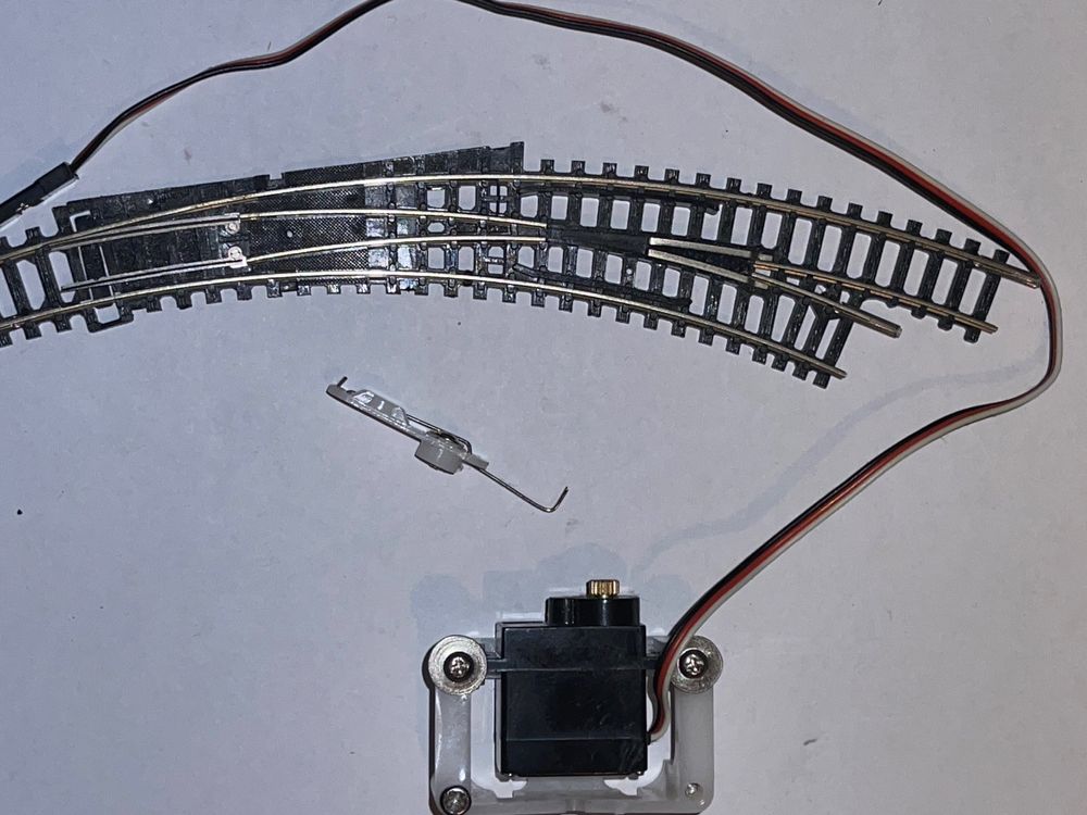 Gebrauchte Minitrix 14967 BogenWeiche Rechts mit Esu Servo | Kaufen auf ...