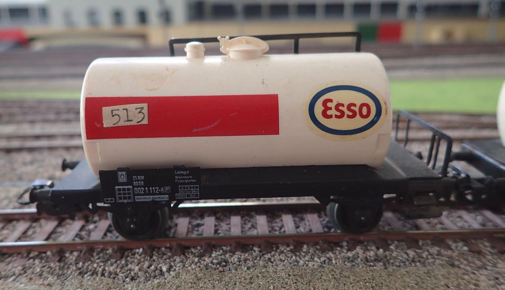 Märklin H0 - 2 x 2-achsig ESSO Tankwagen Art. 4501 (Gebraucht) in Lausanne für CHF 6 – mit ...