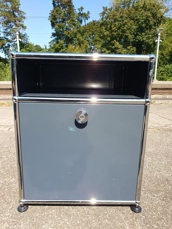 Kleines USM Möbel in Grau (Ref. Nr. 210) (Gebraucht) in Au für CHF 255 ...
