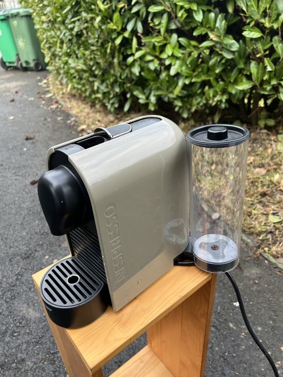 Nespresso Kaffeemaschine beige (Gebraucht) in Luzern für CHF 21 – mit ...