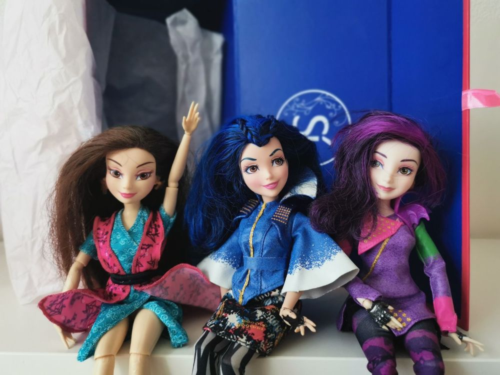 Barbie/Disney descendants (Gebraucht) in Zug für CHF 30 – mit Lieferung ...