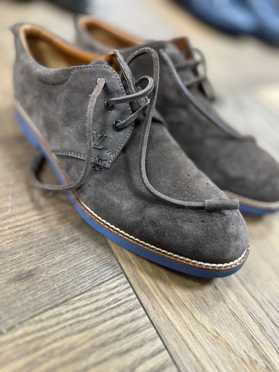 Elegantes Wildlederschuhe Wie Neu Aussehen Lassen Fotos