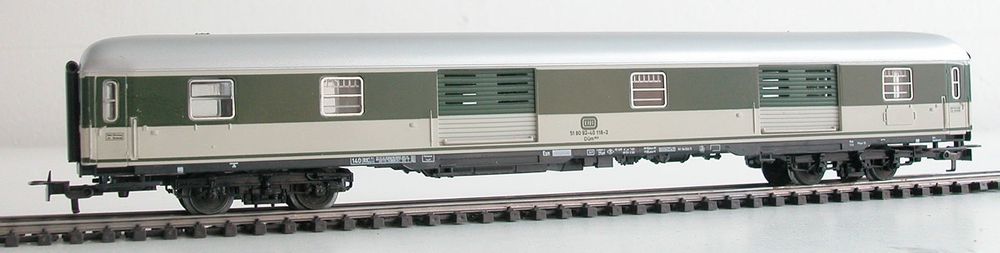 Märklin D-Zug-Gepäckwagen Düm 902 der DB Spur H0 (Gebraucht) in für CHF ...