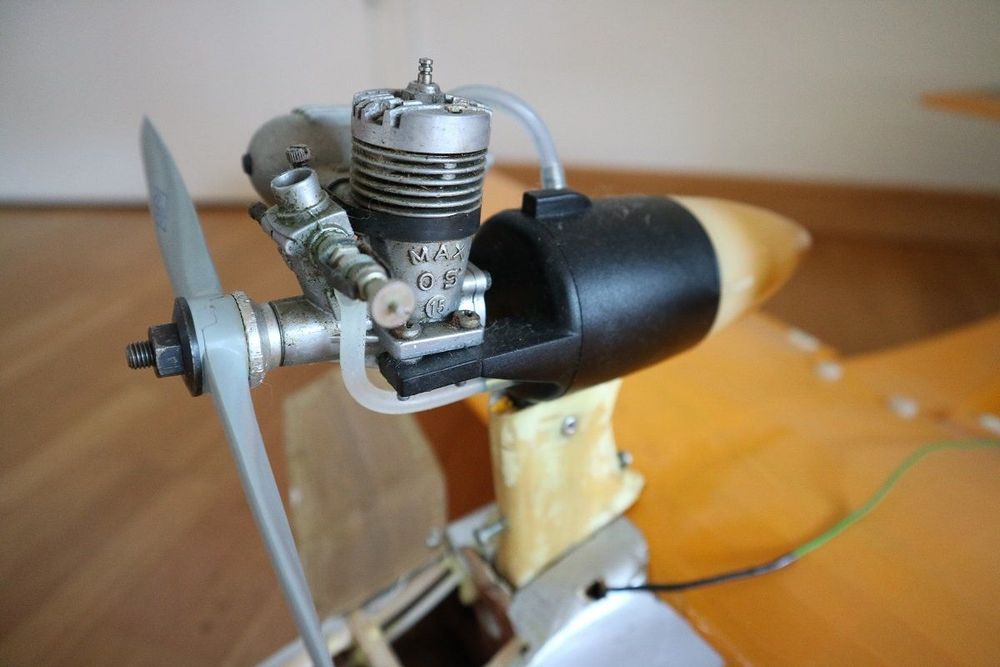 RC Modellflugzeug gelb, Eigenbau, inkl. Motor (Gebraucht) in Zuzwil für ...