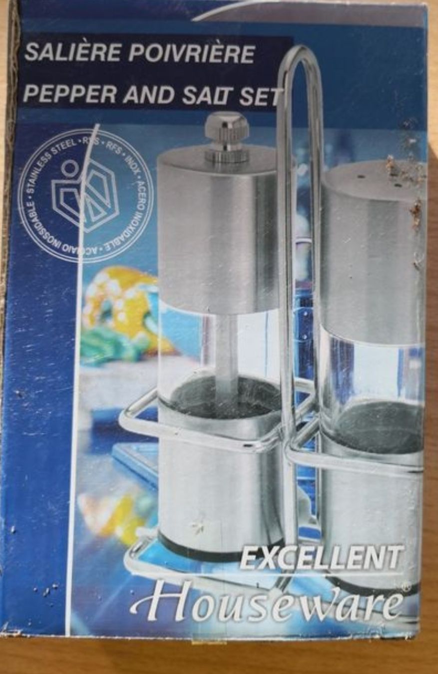 Salière et poivrière neuf sous emballage d'origine (Neuf avec emballage d'origine) à Monthey ...