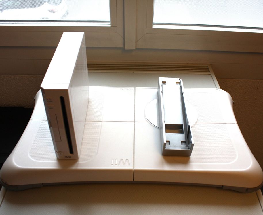 Nintendo Wii Fit Plus mit Balance Board und viel Zubehör... (Gebraucht ...