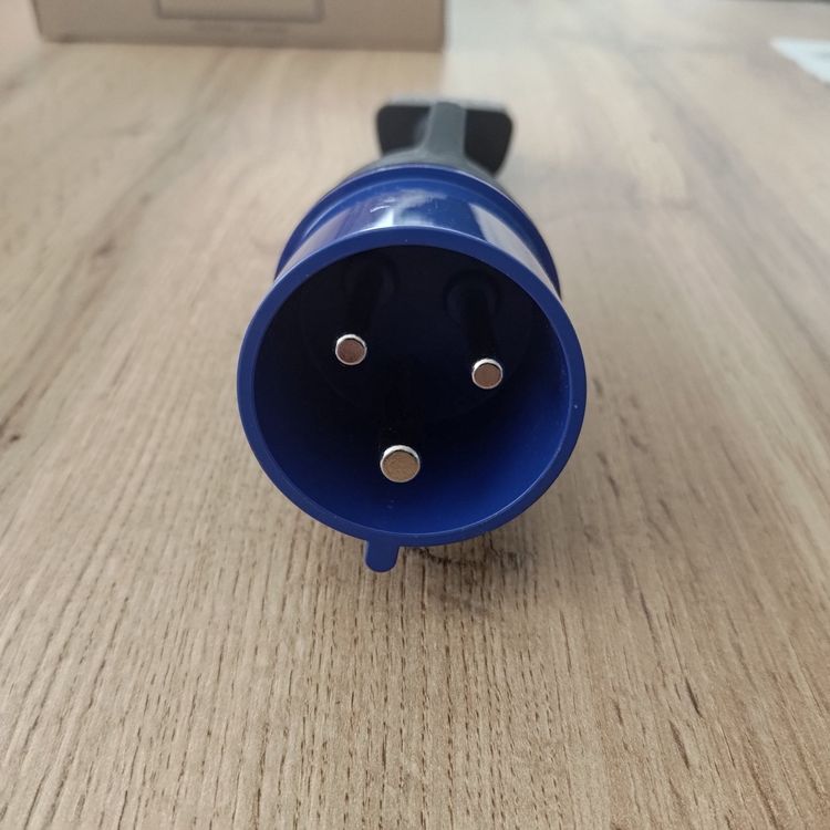 Tesla Gen 2 UMC 32A Ladeadapter Blau | Kaufen auf Ricardo