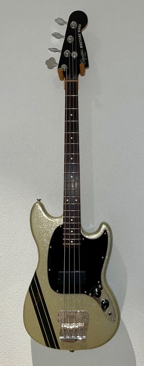 Squier by Fender Mikey Way Signature Mustang Bass | Kaufen auf Ricardo