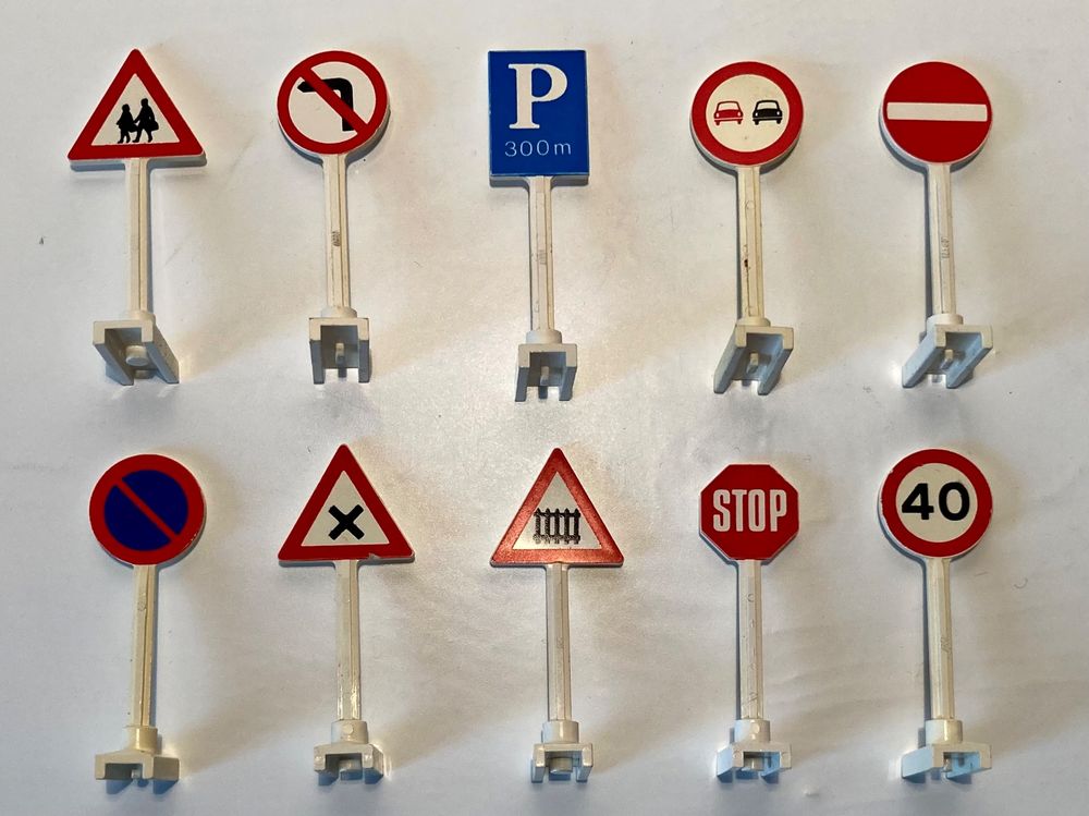 LEGO 6315 + 6316 + 6319 Road Signs, Flags/Trees & Fences (D'occasion) à ...