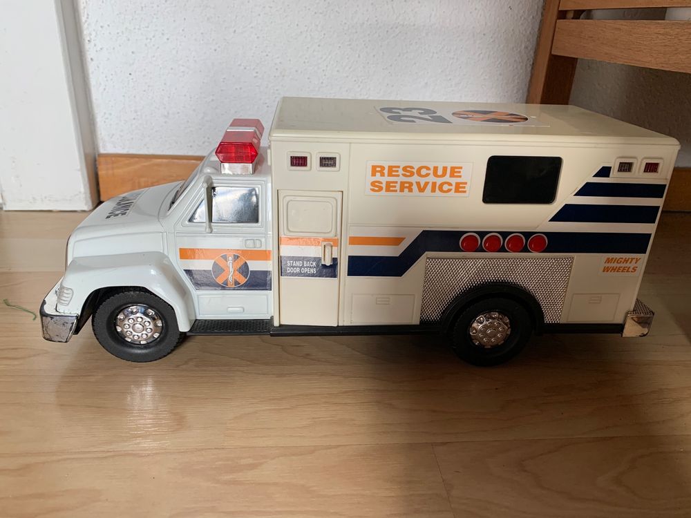 Grosse(r) Ambulance/ Krankenwagen (Gebraucht) in Hauenstein für CHF 9 ...