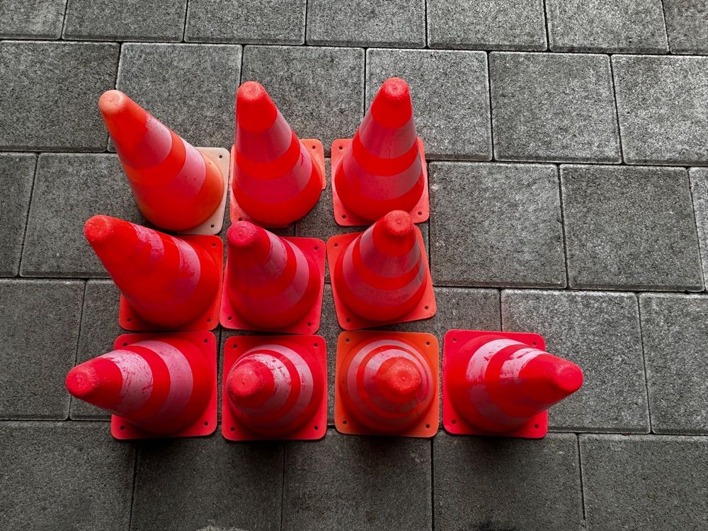 10x Pylone orange-weiss (Gebraucht) in Gebenstorf für CHF 5 – mit ...