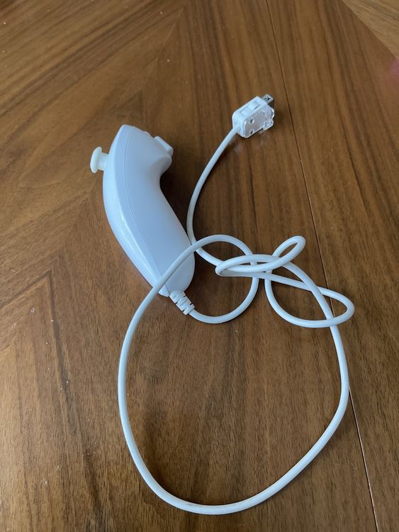 Original Nintendo Wii Nunchuk Controller (Gebraucht) in Unterkulm für CHF 3 – mit Lieferung auf ...